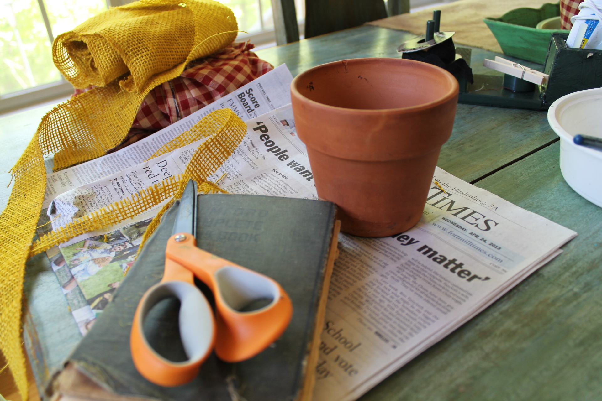 How to mod podge on terra cotta pots - Debbiedoos