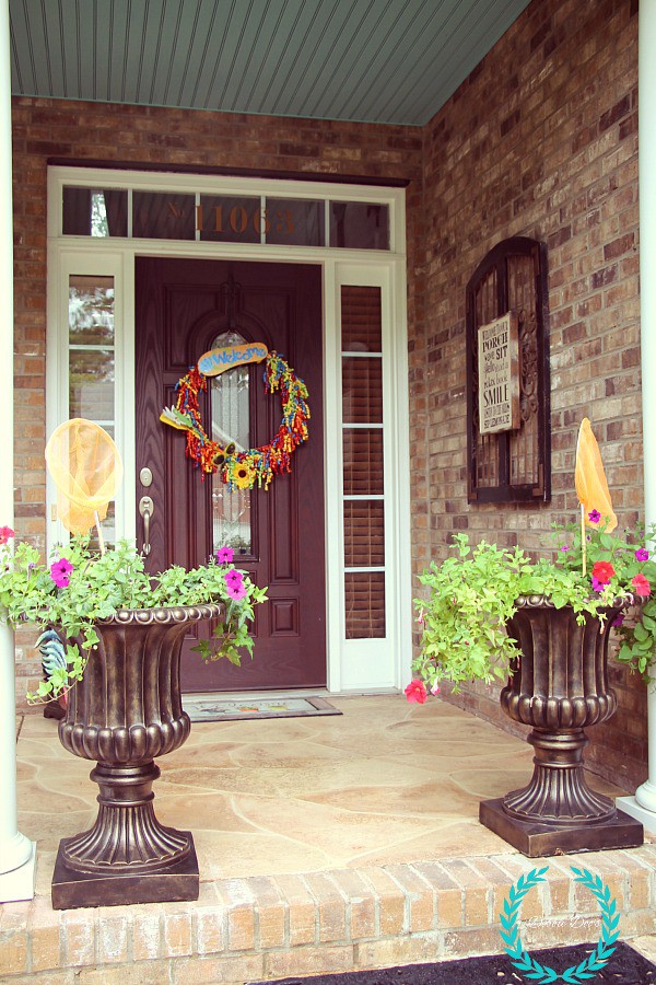 Whimsical Southern style porch - Debbiedoos