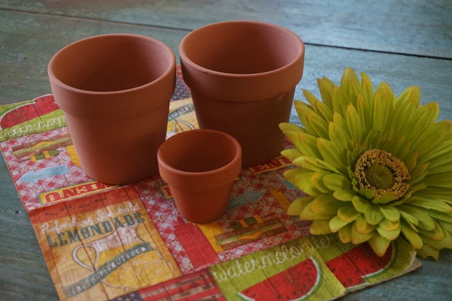 Mini terra cotta pots table top party decor idea - Debbiedoos