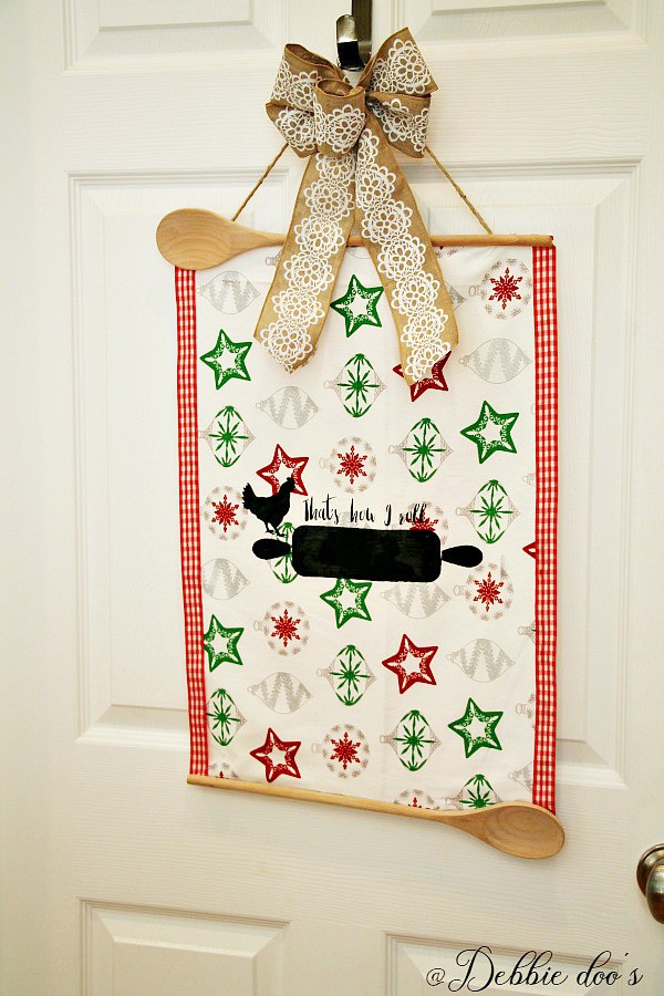 How to make your own Christmas door hanger - Debbiedoos